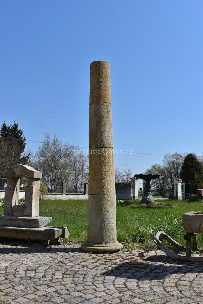 Originální zahradní či interiérová dekorace nebo také nosný prvek ...